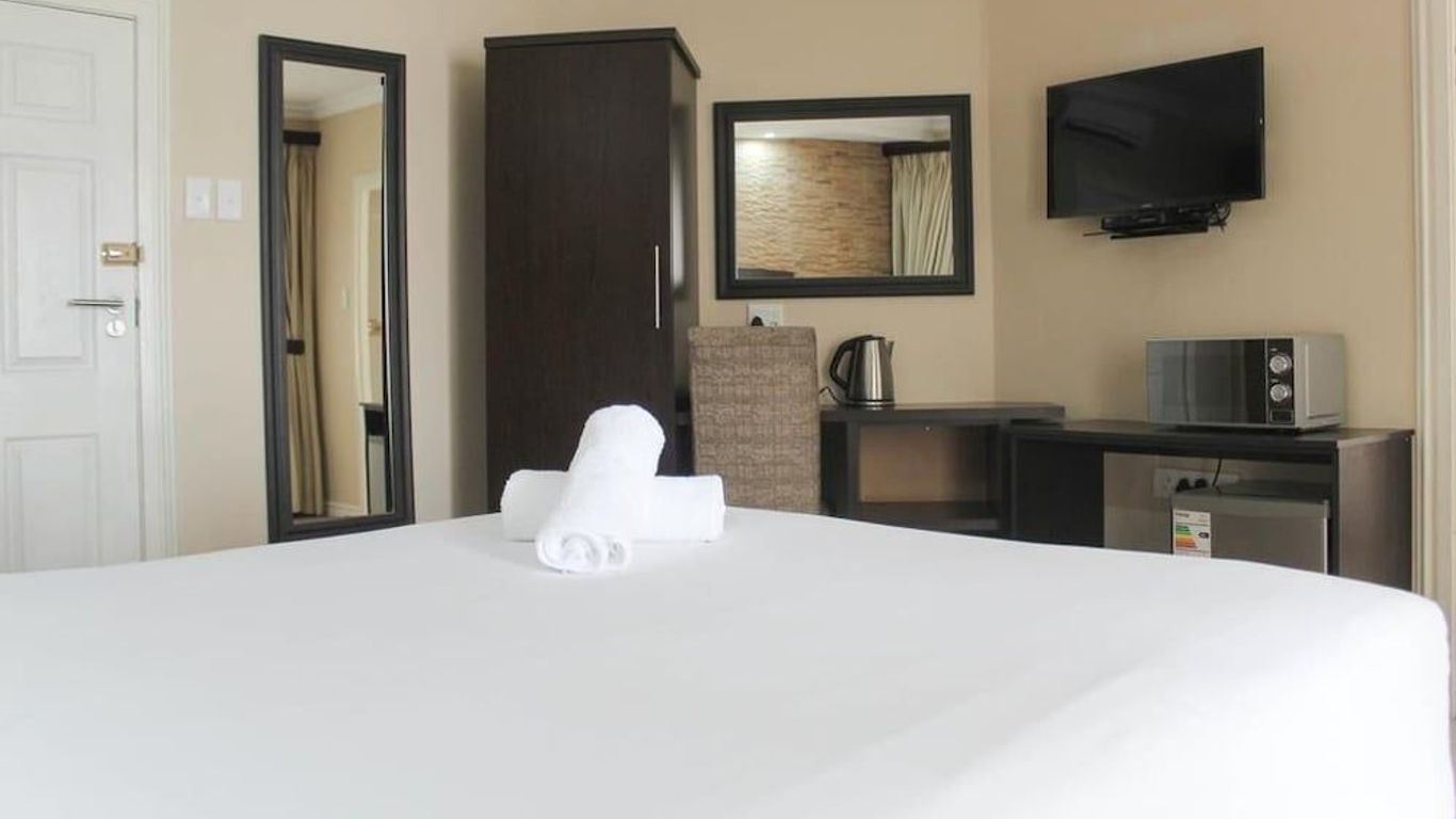Bayside Lodge 108 R539. Durban Hotel Deals & Reviews - KAYAK