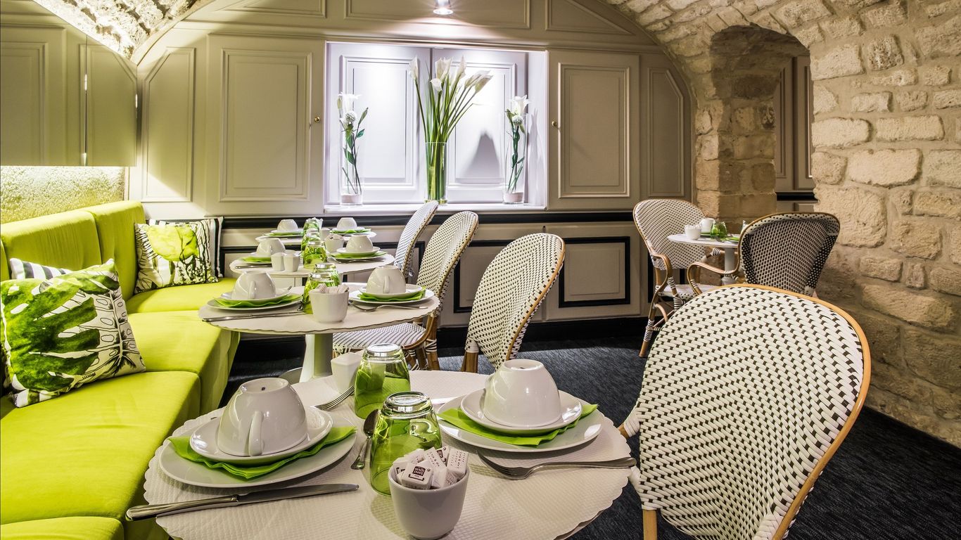 Hôtel Jardin Le Bréa R2 364. Paris Hotel Deals & Reviews - KAYAK